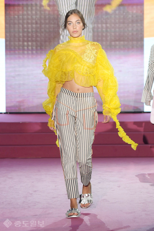 중도일보 - 패션 스쿨 이스티튜토 세꼴리 (Istituto Secoli) 2017 졸업 작품전